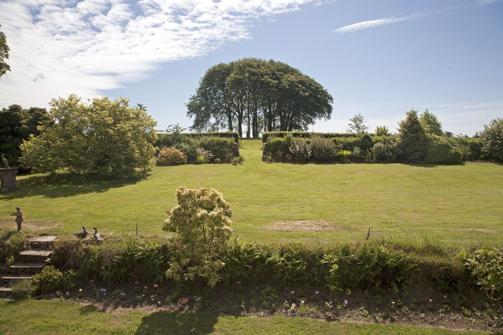 Coombeshead Farm - The Farmhouse & Grain Store - Sawday's