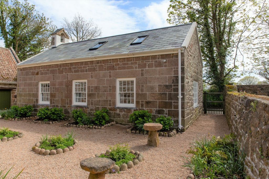 Morel Farm Chapel - Sawday's