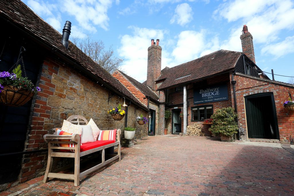 Halfway Bridge Inn - Sawday's