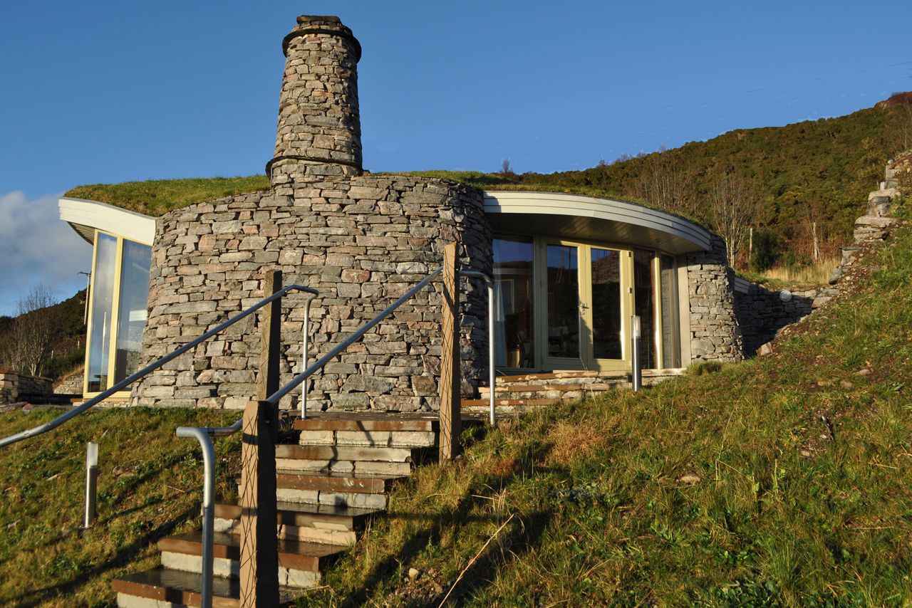 Curved Stone House - Sawday's