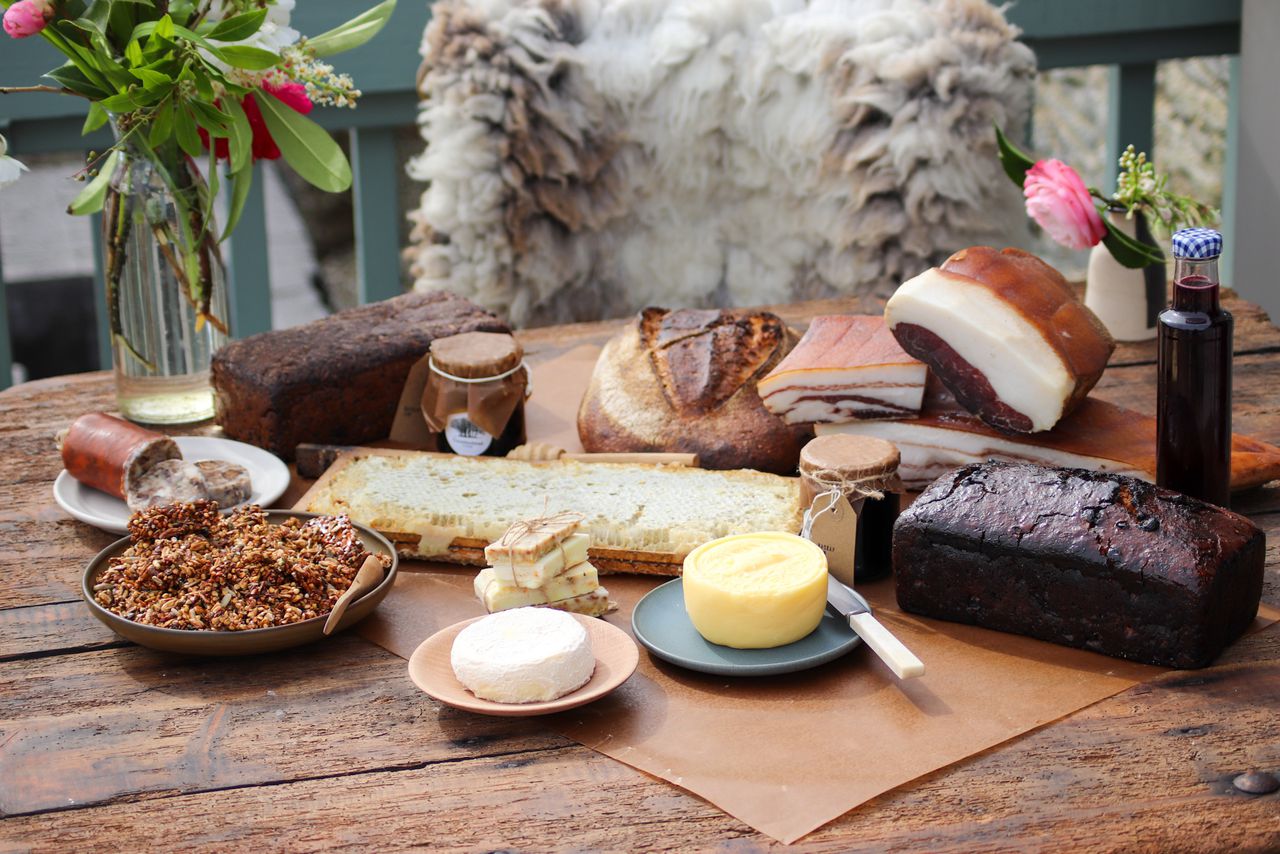 Coombeshead Farm - The Farmhouse & Grain Store - Sawday's