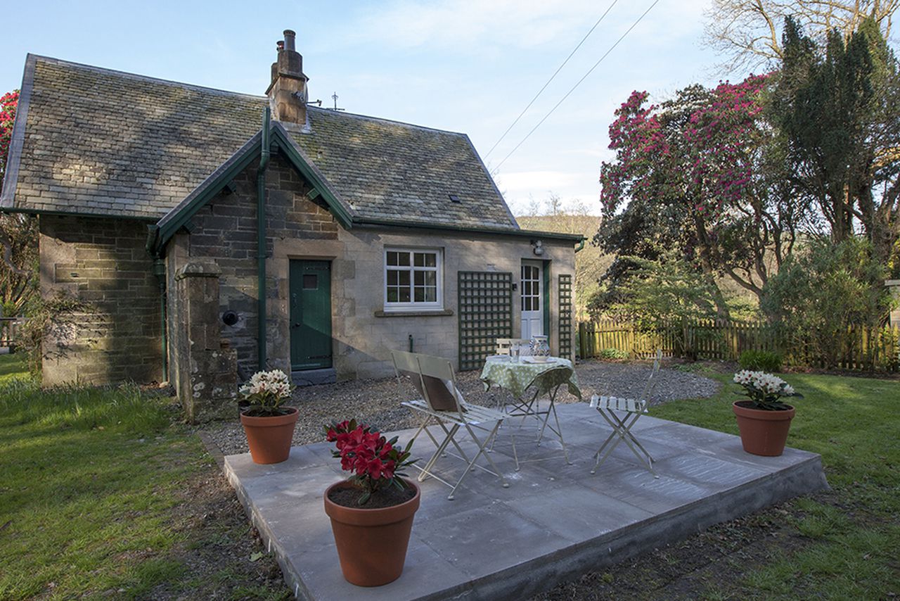 Lochinch Castle Cottages - Sawday's