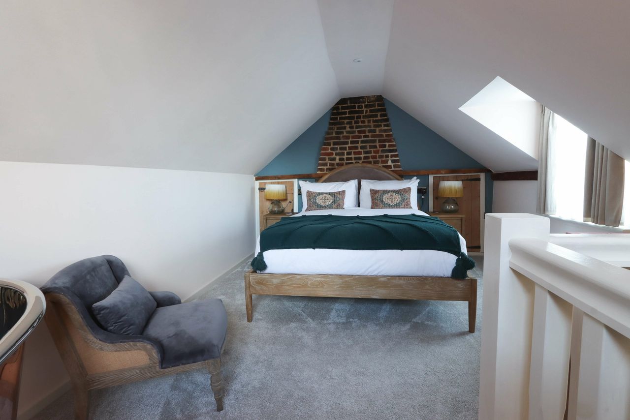 The Bull & The Pear Tree Inn - Sawday's